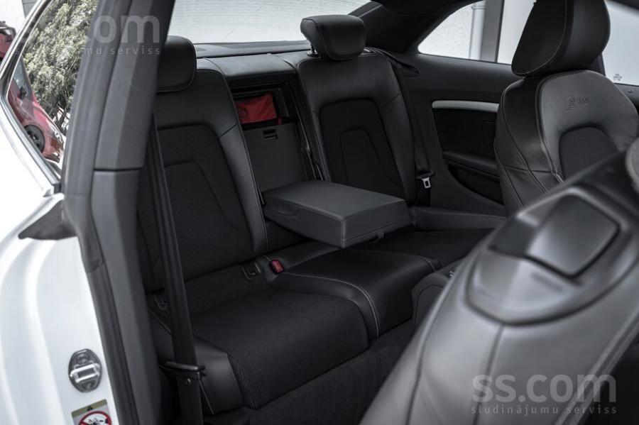 Balts Audi A5 2009 Rīga, ar dzinēja tilpumu 2.00 L un nobraukumu 310 tūkst. km par 7490 €, foto 14 vietnē AUTOMOTO.COM.LV