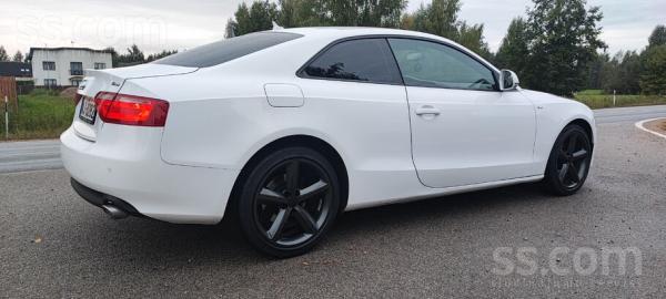 White Audi A5 2009 in Jelgava, with an engine capacity of 3.00 L and mileage of 250 thousand km for 7770 €, photo 4 on AUTOMOTO.COM.LV