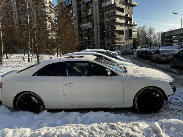 White Audi A5 2010 in Vilnius, with an engine capacity of 3.20 L and mileage of 275 thousand km for 2000 €, photo 6 on AUTOMOTO.COM.LV