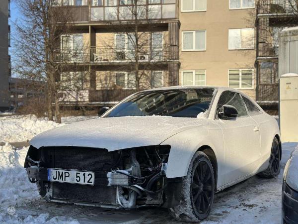 White Audi A5 2010 in Vilnius, with an engine capacity of 3.20 L and mileage of 275 thousand km for 2000 €, photo 4 on AUTOMOTO.COM.LV