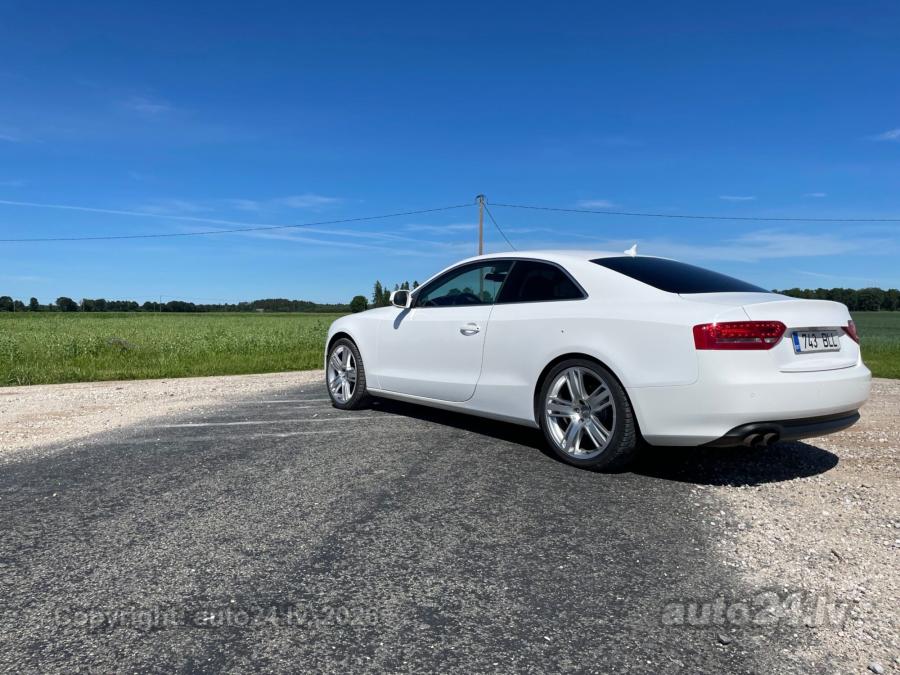 Balts Audi A5 2010 Tallina, ar dzinēja tilpumu 2.00 L un nobraukumu 275 tūkst. km par 8000 €, foto 6 vietnē AUTOMOTO.COM.LV