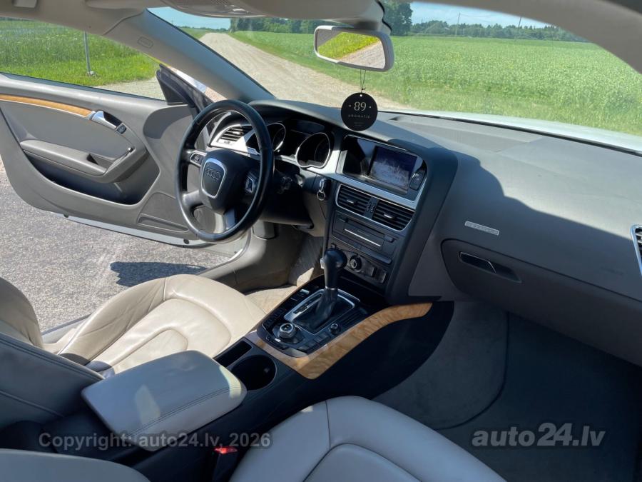 Balts Audi A5 2010 Tallina, ar dzinēja tilpumu 2.00 L un nobraukumu 275 tūkst. km par 8000 €, foto 7 vietnē AUTOMOTO.COM.LV