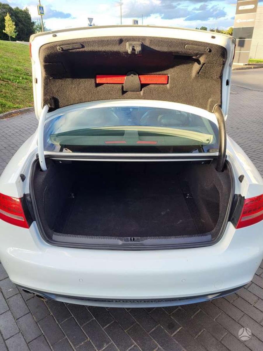White Audi A5 2010 in Kaunas, with an engine capacity of 2.00 L and mileage of 344 thousand km for 7290 €, photo 51 on AUTOMOTO.COM.LV