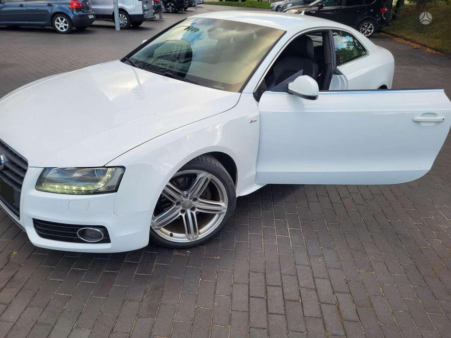 White Audi A5 2010 in Kaunas, with an engine capacity of 2.00 L and mileage of 344 thousand km for 7290 €, photo 1 on AUTOMOTO.COM.LV