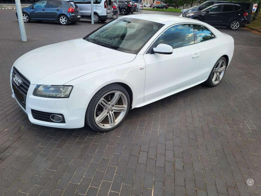 White Audi A5 2010 in Kaunas, with an engine capacity of 2.00 L and mileage of 344 thousand km for 7290 €, photo 3 on AUTOMOTO.COM.LV
