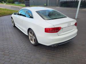 White Audi A5 2010 in Kaunas, with an engine capacity of 2.00 L and mileage of 344 thousand km for 7290 €, photo 5 on AUTOMOTO.COM.LV