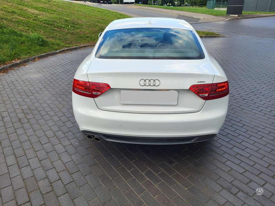 White Audi A5 2010 in Kaunas, with an engine capacity of 2.00 L and mileage of 344 thousand km for 7290 €, photo 7 on AUTOMOTO.COM.LV