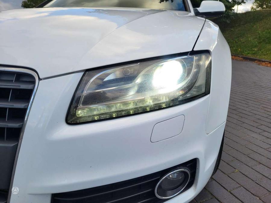 White Audi A5 2010 in Kaunas, with an engine capacity of 2.00 L and mileage of 344 thousand km for 7290 €, photo 12 on AUTOMOTO.COM.LV