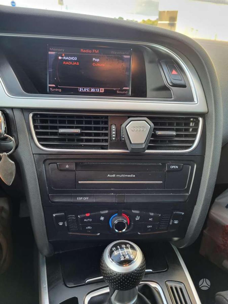 White Audi A5 2010 in Kaunas, with an engine capacity of 2.00 L and mileage of 344 thousand km for 7290 €, photo 31 on AUTOMOTO.COM.LV