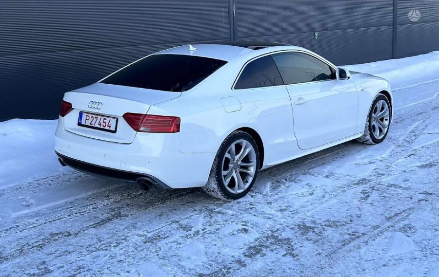 White Audi A5 2012 in Vilnius, with an engine capacity of 2.97 L and mileage of 293 thousand km for 9500 €, photo 6 on AUTOMOTO.COM.LV