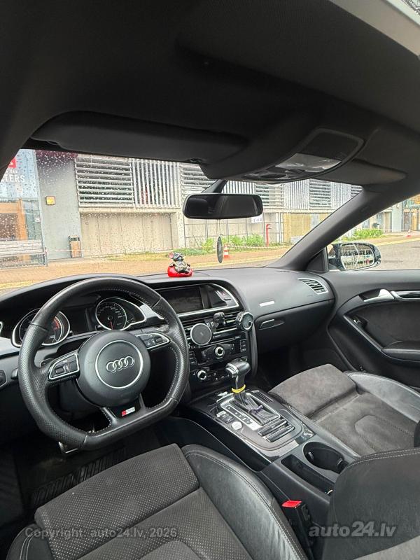 White Audi A5 2013 in Riga, with an engine capacity of 0.00 L and mileage of 200 thousand km for 15000 €, photo 7 on AUTOMOTO.COM.LV