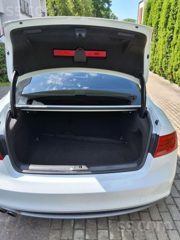 White Audi A5 2015 in Jurmala, with an engine capacity of 2.00 L and mileage of 146 thousand km for 13900 €, photo 5 on AUTOMOTO.COM.LV
