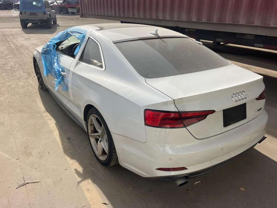 White Audi A5 2018 in Vilnius, with an engine capacity of 1.98 L and mileage of 133 thousand km for 12450 €, photo 5 on AUTOMOTO.COM.LV