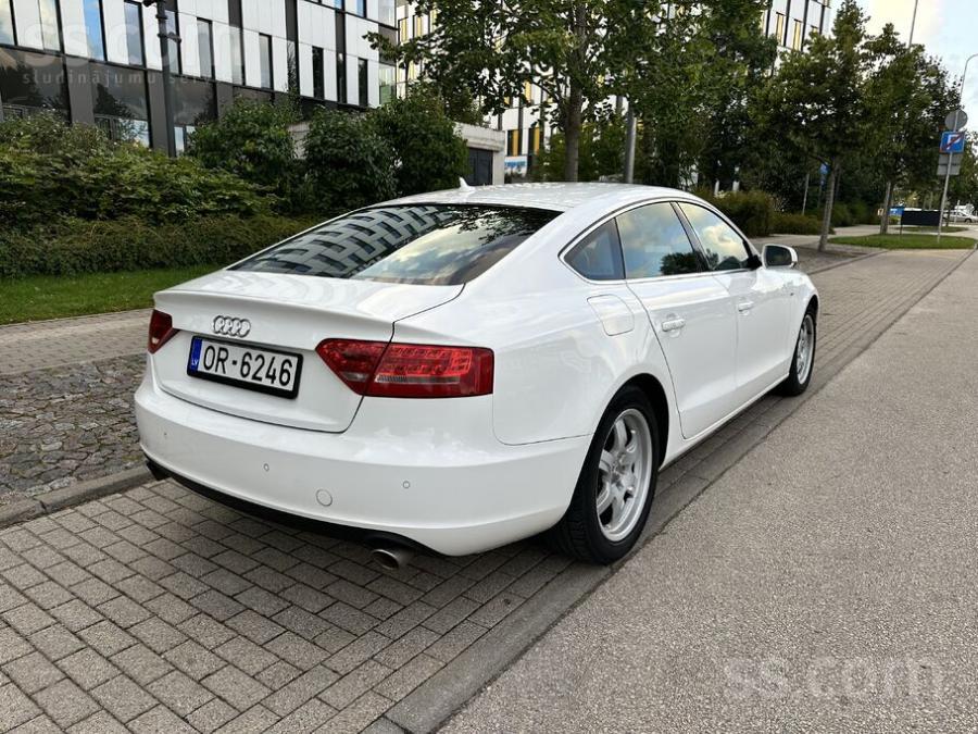 White Audi A5 2010 in Riga, with an engine capacity of 3.00 L and mileage of 298 thousand km for 7300 €, photo 3 on AUTOMOTO.COM.LV