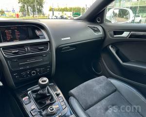 White Audi A5 2010 in Riga, with an engine capacity of 3.00 L and mileage of 298 thousand km for 7300 €, photo 6 on AUTOMOTO.COM.LV