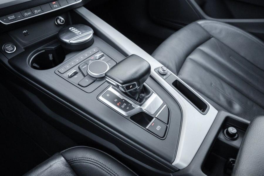 White Audi A5 2019 in Marupe, with an engine capacity of 2.00 L and mileage of 154 thousand km for 19950 €, photo 25 on AUTOMOTO.COM.LV