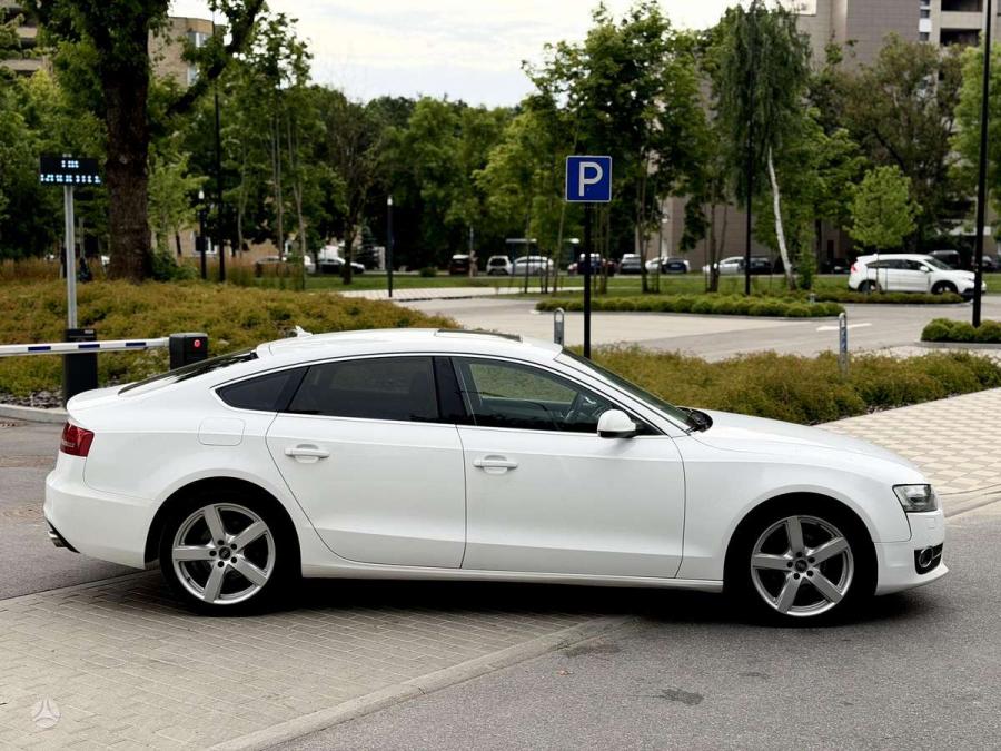 White Audi A5 2010 in Vilnius, with an engine capacity of 3.00 L and mileage of 290 thousand km for 7900 €, photo 7 on AUTOMOTO.COM.LV