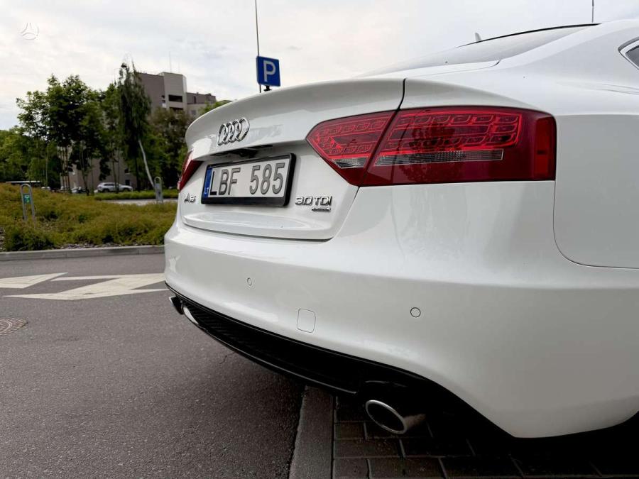 White Audi A5 2010 in Vilnius, with an engine capacity of 3.00 L and mileage of 290 thousand km for 7900 €, photo 9 on AUTOMOTO.COM.LV