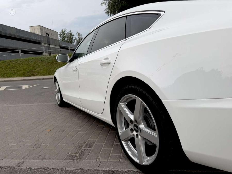 White Audi A5 2010 in Vilnius, with an engine capacity of 3.00 L and mileage of 290 thousand km for 7900 €, photo 10 on AUTOMOTO.COM.LV