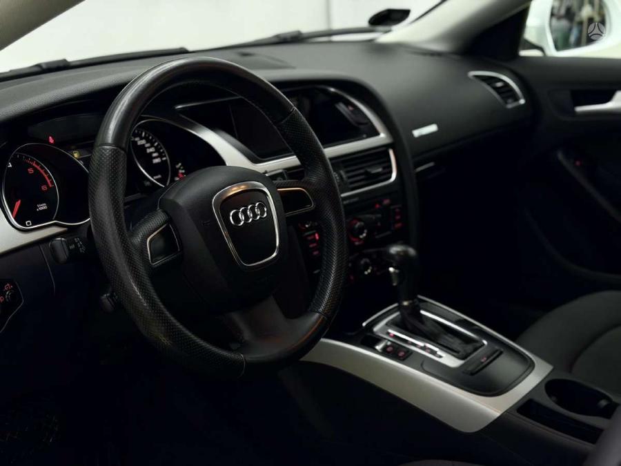 Balts Audi A5 2011 Viļņa, ar dzinēja tilpumu 1.97 L un nobraukumu 216 tūkst. km par 6950 €, foto 9 vietnē AUTOMOTO.COM.LV