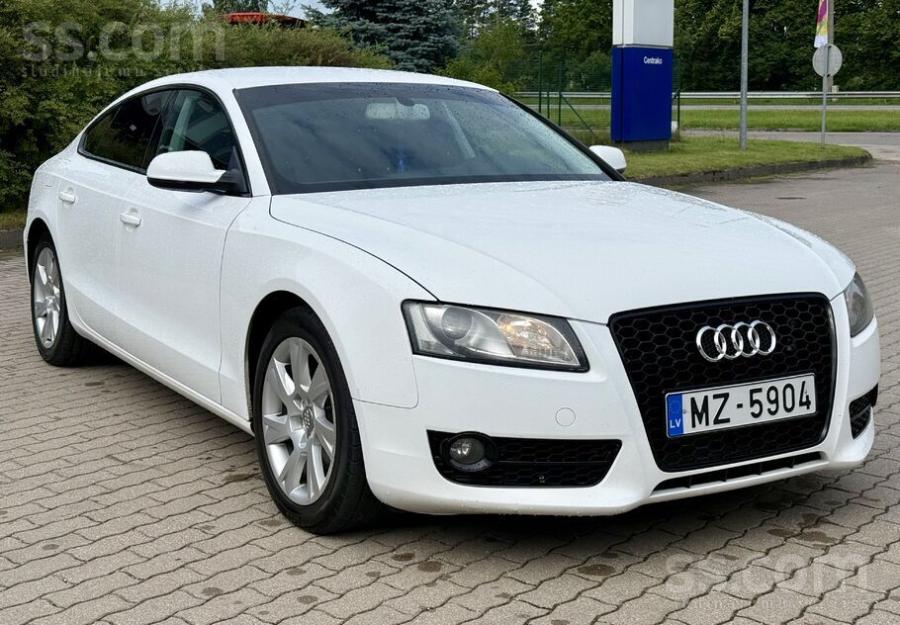 White Audi A5 2011 in Riga, with an engine capacity of 2.00 L and mileage of 350 thousand km for 5290 €, photo 3 on AUTOMOTO.COM.LV