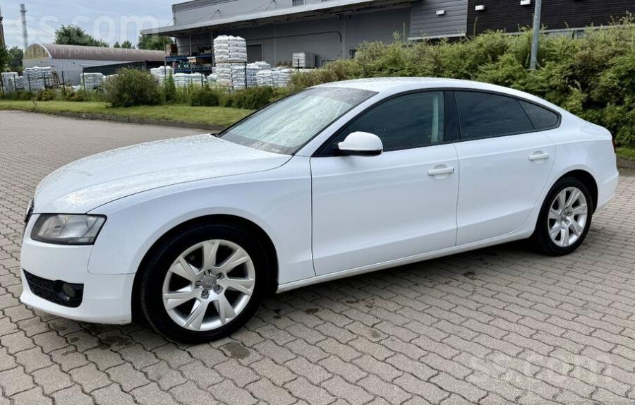 White Audi A5 2011 in Riga, with an engine capacity of 2.00 L and mileage of 350 thousand km for 5290 €, photo 4 on AUTOMOTO.COM.LV