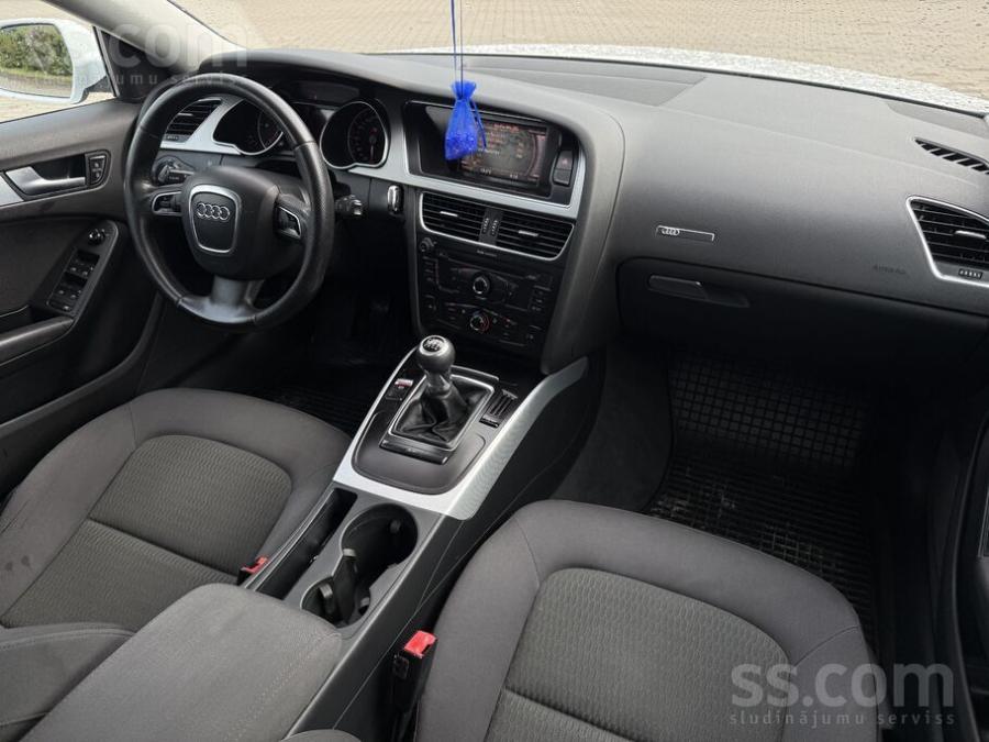 White Audi A5 2011 in Riga, with an engine capacity of 2.00 L and mileage of 350 thousand km for 5290 €, photo 8 on AUTOMOTO.COM.LV