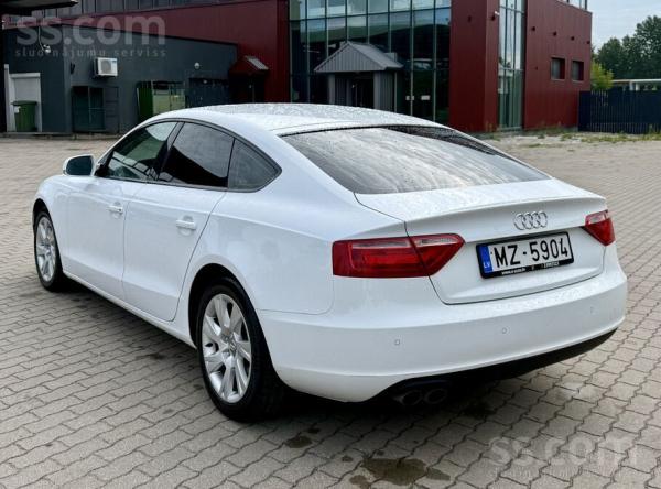 Balts Audi A5 2011 Rīga, ar dzinēja tilpumu 2.00 L un nobraukumu 350 tūkst. km par 5290 €, foto 6 vietnē AUTOMOTO.COM.LV
