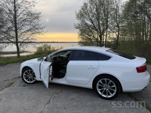 White Audi A5 2013 in Liepaja, with an engine capacity of 2.00 L and mileage of 290 thousand km for 9700 €, photo 5 on AUTOMOTO.COM.LV