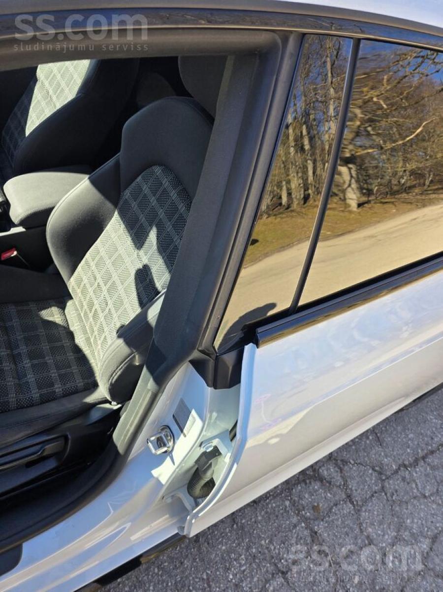 White Audi A5 2015 in Talsi, with an engine capacity of 1.80 L and mileage of 250 thousand km for 10000 €, photo 8 on AUTOMOTO.COM.LV