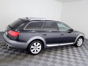 Melns Audi A6 Allroad 2006 Tallina, ar dzinēja tilpumu 3.00 L un nobraukumu 377 tūkst. km par 2199 €, foto 11 vietnē AUTOMOTO.COM.LV