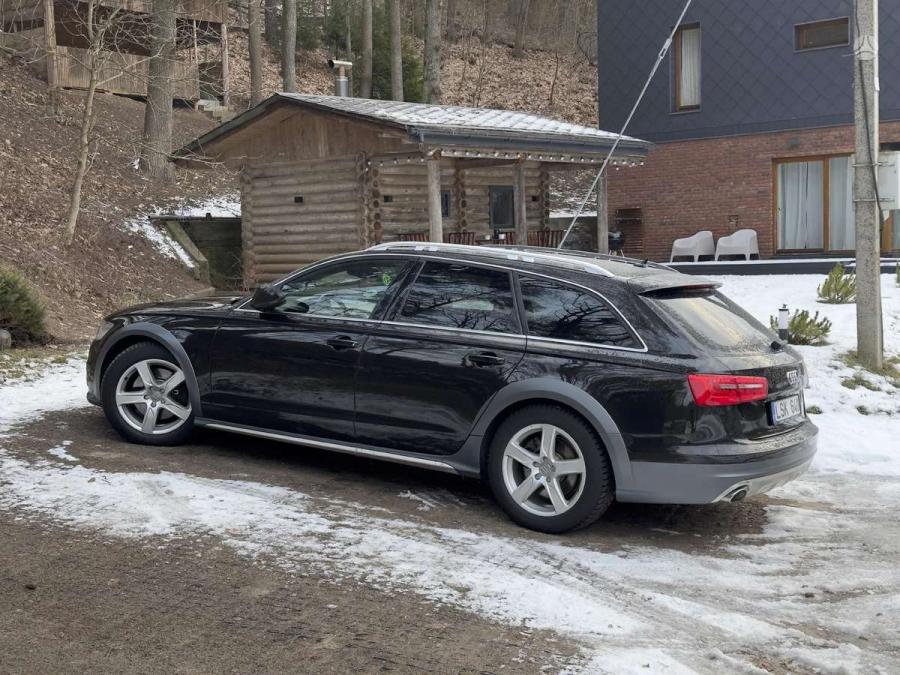 Black Audi A6 Allroad 2012 in Kaunas, with an engine capacity of 2.97 L and mileage of 334 thousand km for 11999 €, photo 3 on AUTOMOTO.COM.LV