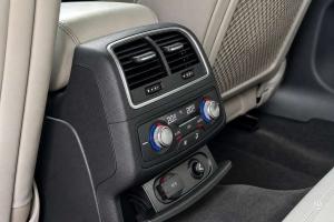 Black Audi A6 Allroad 2013 in Vilnius, with an engine capacity of 3.00 L and mileage of 267 thousand km for 11350 €, photo 16 on AUTOMOTO.COM.LV