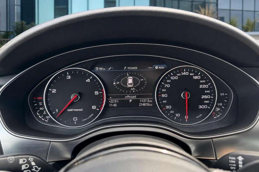 Melns Audi A6 Allroad 2013 Viļņa, ar dzinēja tilpumu 3.00 L un nobraukumu 267 tūkst. km par 11350 €, foto 17 vietnē AUTOMOTO.COM.LV