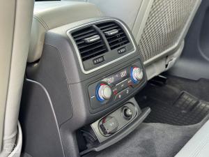 Black Audi A6 Allroad 2013 in Vilnius, with an engine capacity of 3.00 L and mileage of 275 thousand km for 11350 €, photo 16 on AUTOMOTO.COM.LV
