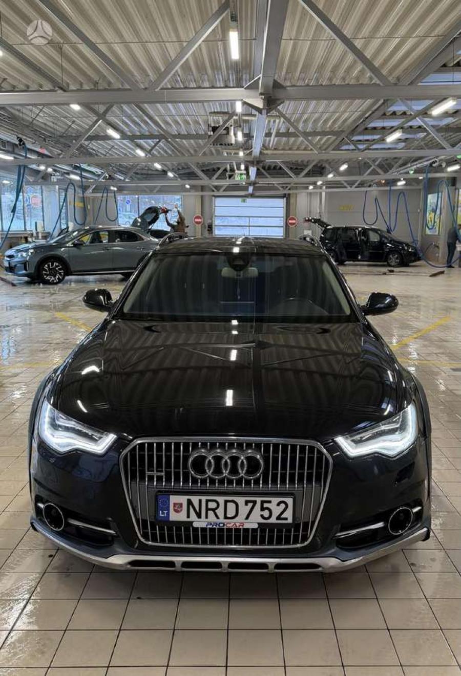 Melns Audi A6 Allroad 2014 Viļņa, ar dzinēja tilpumu 3.00 L un nobraukumu 289 tūkst. km par 11000 €, foto 1 vietnē AUTOMOTO.COM.LV