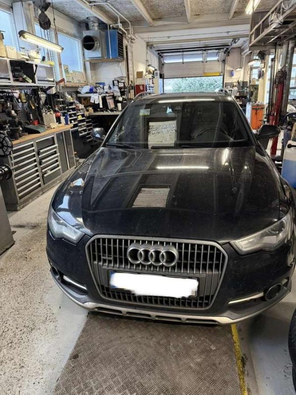 Melns Audi A6 Allroad 2014 Utena, ar dzinēja tilpumu 3.00 L un nobraukumu 289 tūkst. km par 7990 €, foto 1 vietnē AUTOMOTO.COM.LV