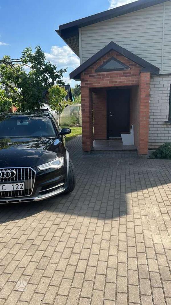 Black Audi A6 Allroad 2015 in Panevezys, with an engine capacity of 2.97 L and mileage of 243 thousand km for 13300 €, photo 7 on AUTOMOTO.COM.LV