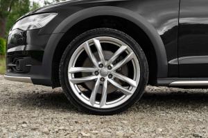 Black Audi A6 Allroad 2018 in Vilnius, with an engine capacity of 2.97 L and mileage of 186 thousand km for 18950 €, photo 15 on AUTOMOTO.COM.LV