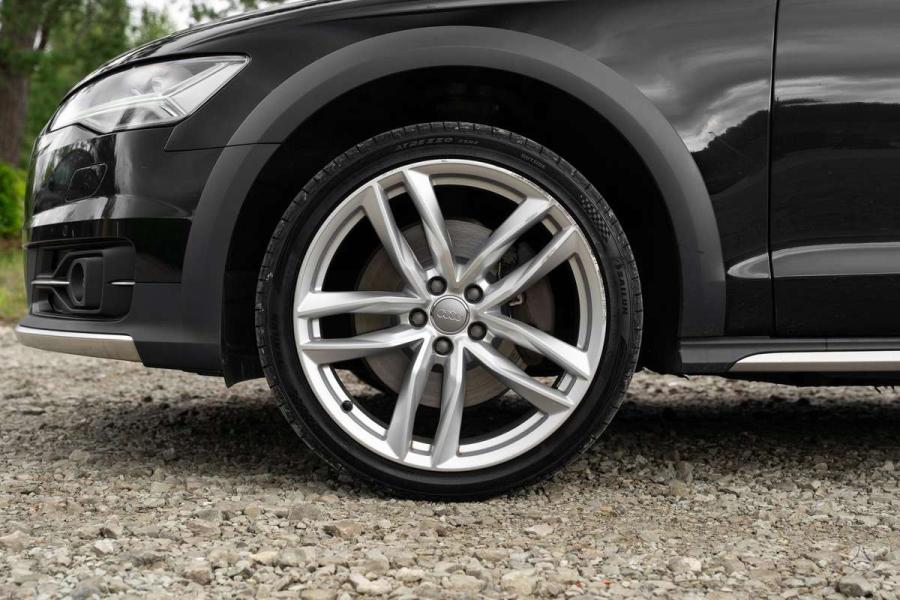Black Audi A6 Allroad 2018 in Vilnius, with an engine capacity of 2.97 L and mileage of 186 thousand km for 18950 €, photo 15 on AUTOMOTO.COM.LV