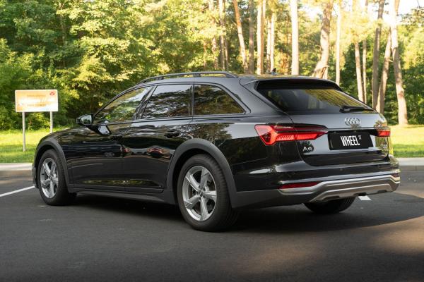 Black Audi A6 Allroad 2020 in Vilnius, with an engine capacity of 3.00 L and mileage of 122 thousand km for 27500 €, photo 4 on AUTOMOTO.COM.LV