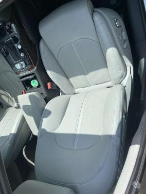 Brown Audi A6 Allroad 2012 in Vilnius, with an engine capacity of 2.97 L and mileage of 176 thousand km for 17500 €, photo 11 on AUTOMOTO.COM.LV