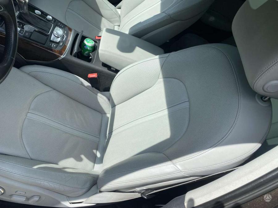 Brown Audi A6 Allroad 2012 in Vilnius, with an engine capacity of 2.97 L and mileage of 176 thousand km for 17500 €, photo 12 on AUTOMOTO.COM.LV