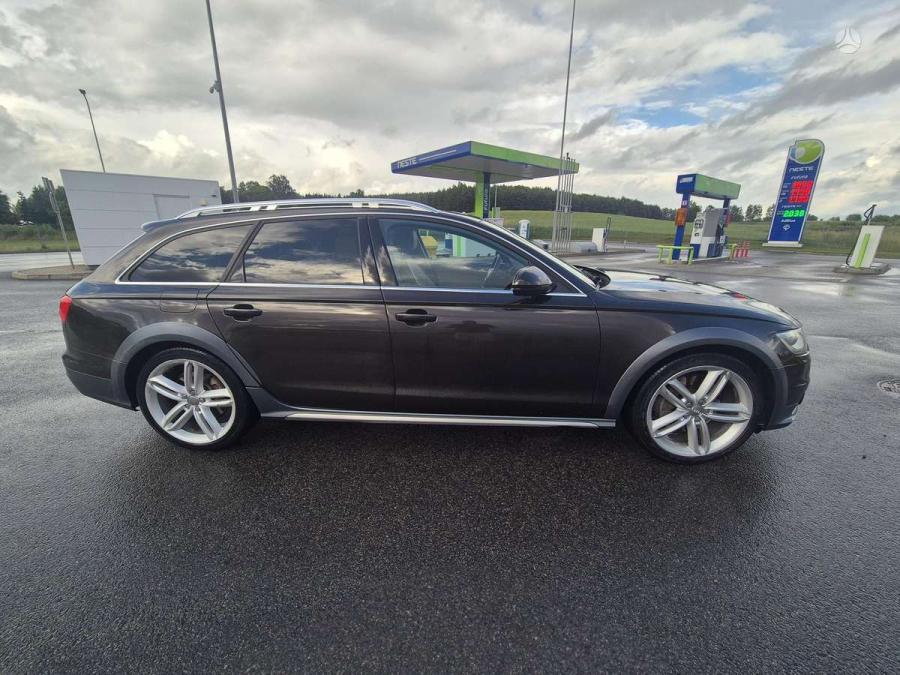 Brown Audi A6 Allroad 2013 in Raseiniai, with an engine capacity of 2.97 L and mileage of 389 thousand km for 12000 €, photo 1 on AUTOMOTO.COM.LV