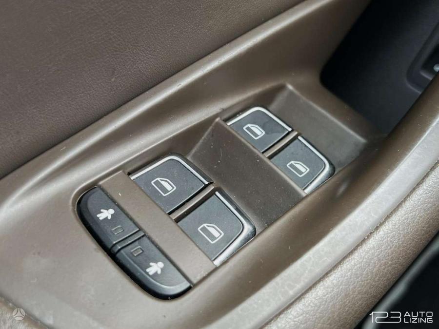 Brown Audi A6 Allroad 2013 in Taurage, with an engine capacity of 3.00 L and mileage of 292 thousand km for 12990 €, photo 26 on AUTOMOTO.COM.LV