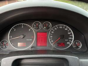 Pelēks Audi A6 Allroad 2003 Viļņa, ar dzinēja tilpumu 2.50 L un nobraukumu 330 tūkst. km par 1350 €, foto 14 vietnē AUTOMOTO.COM.LV