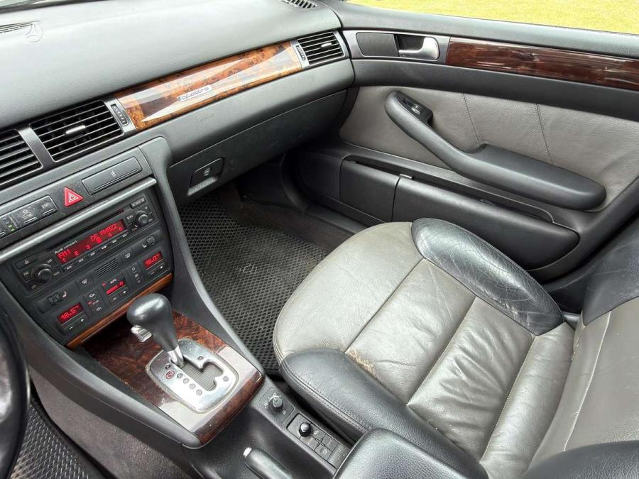 Pelēks Audi A6 Allroad 2003 Viļņa, ar dzinēja tilpumu 2.50 L un nobraukumu 330 tūkst. km par 1350 €, foto 17 vietnē AUTOMOTO.COM.LV