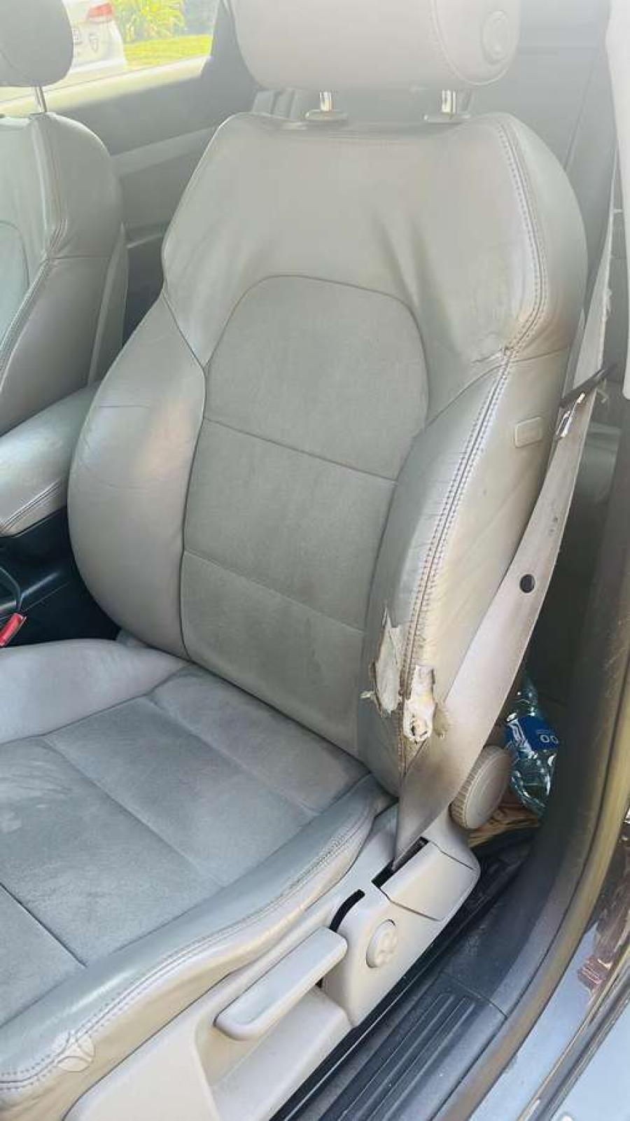 Pelēks Audi A6 Allroad 2006 Klaipėda, ar dzinēja tilpumu 2.97 L un nobraukumu 359 tūkst. km par 3600 €, foto 11 vietnē AUTOMOTO.COM.LV