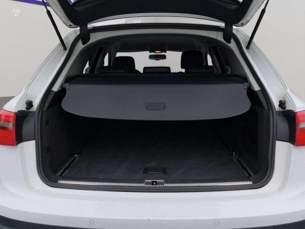 White Audi A6 Allroad 2012 in Vilnius, with an engine capacity of 3.00 L and mileage of 301 thousand km for 6999 €, photo 10 on AUTOMOTO.COM.LV