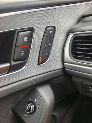 White Audi A6 Allroad 2015 in Kaunas, with an engine capacity of 2.97 L and mileage of 298 thousand km for 13950 €, photo 14 on AUTOMOTO.COM.LV